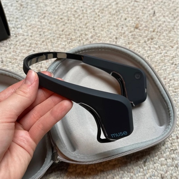 Muse | Wearables | Muse Brain Wave Sensing Meditation Device W Carrying ...